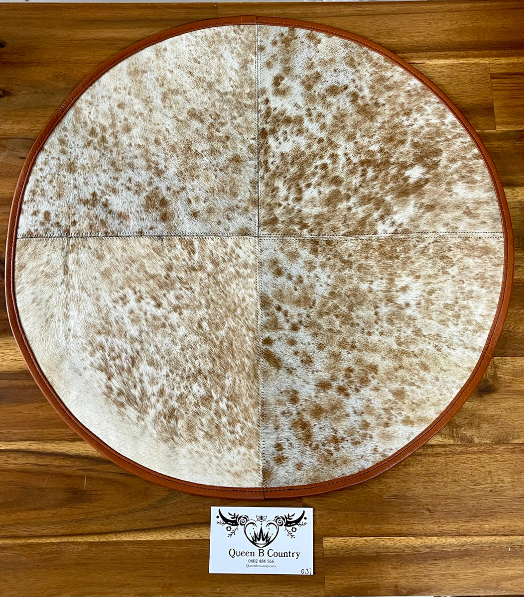 Table Centrepiece - 037 – Queen B Country