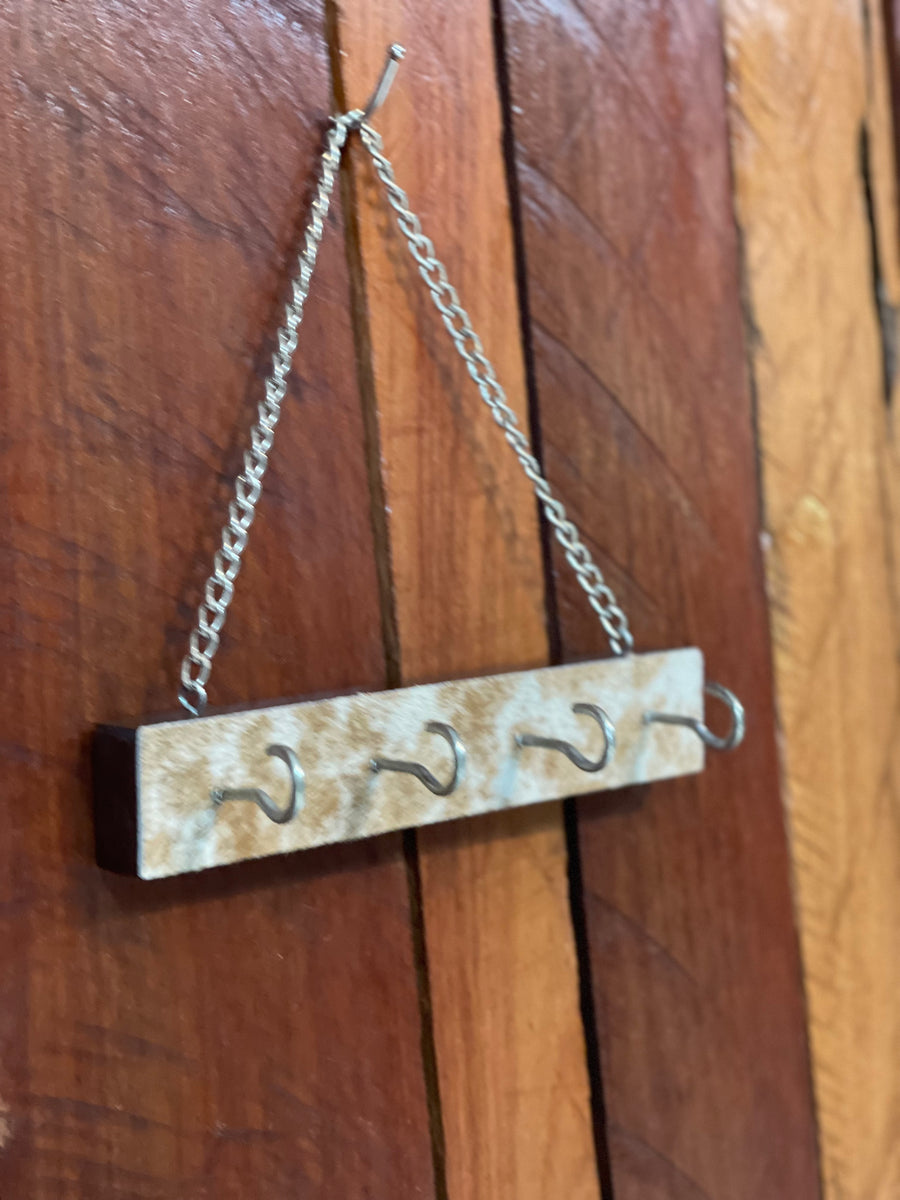 Key Rack 013 – Queen B Country
