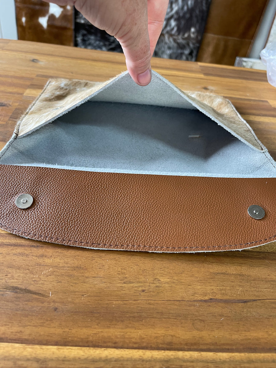 iPad Sleeve 16 – Queen B Country