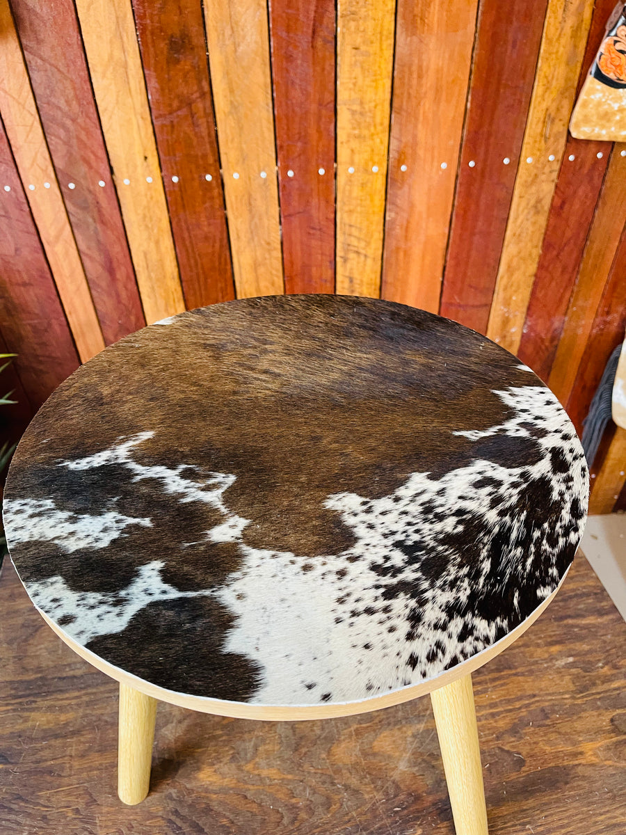 Table - Bedside / Coffee Table 01 – Queen B Country