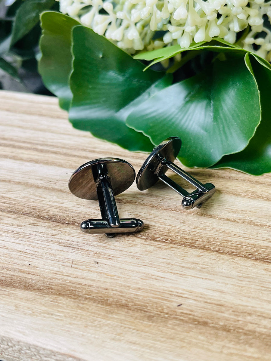 Cufflinks - 07 – Queen B Country